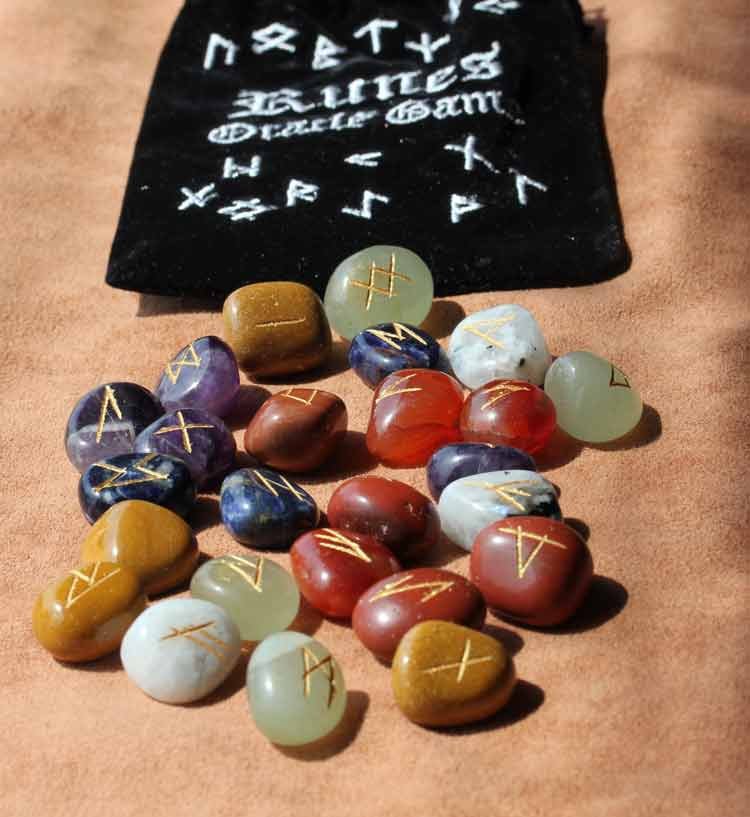 Rune orakel sten i medfølgende pose - Krystaller - Frøtorvet ApS