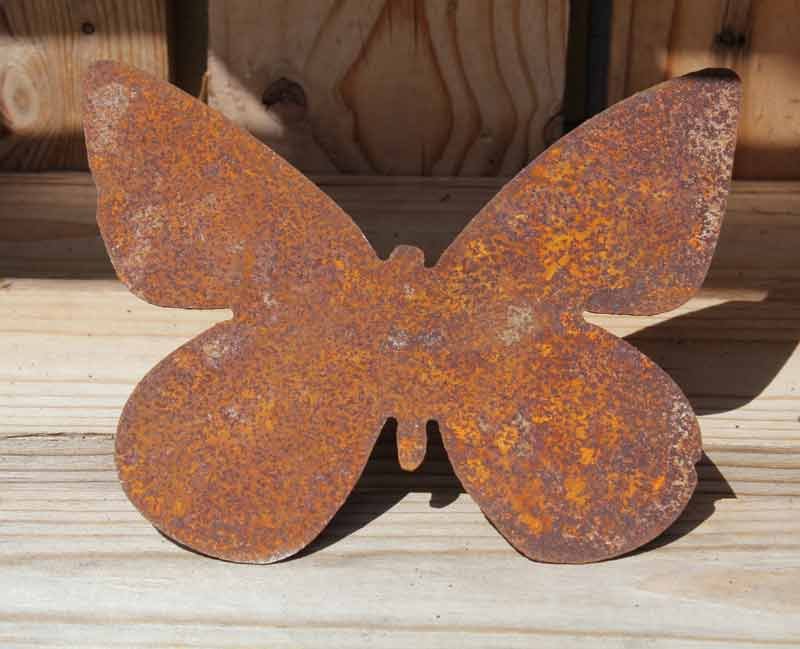 Vægkunst - En sommerfugl med udstrakte vinger ( B= ca.15 cm) i jern med ...